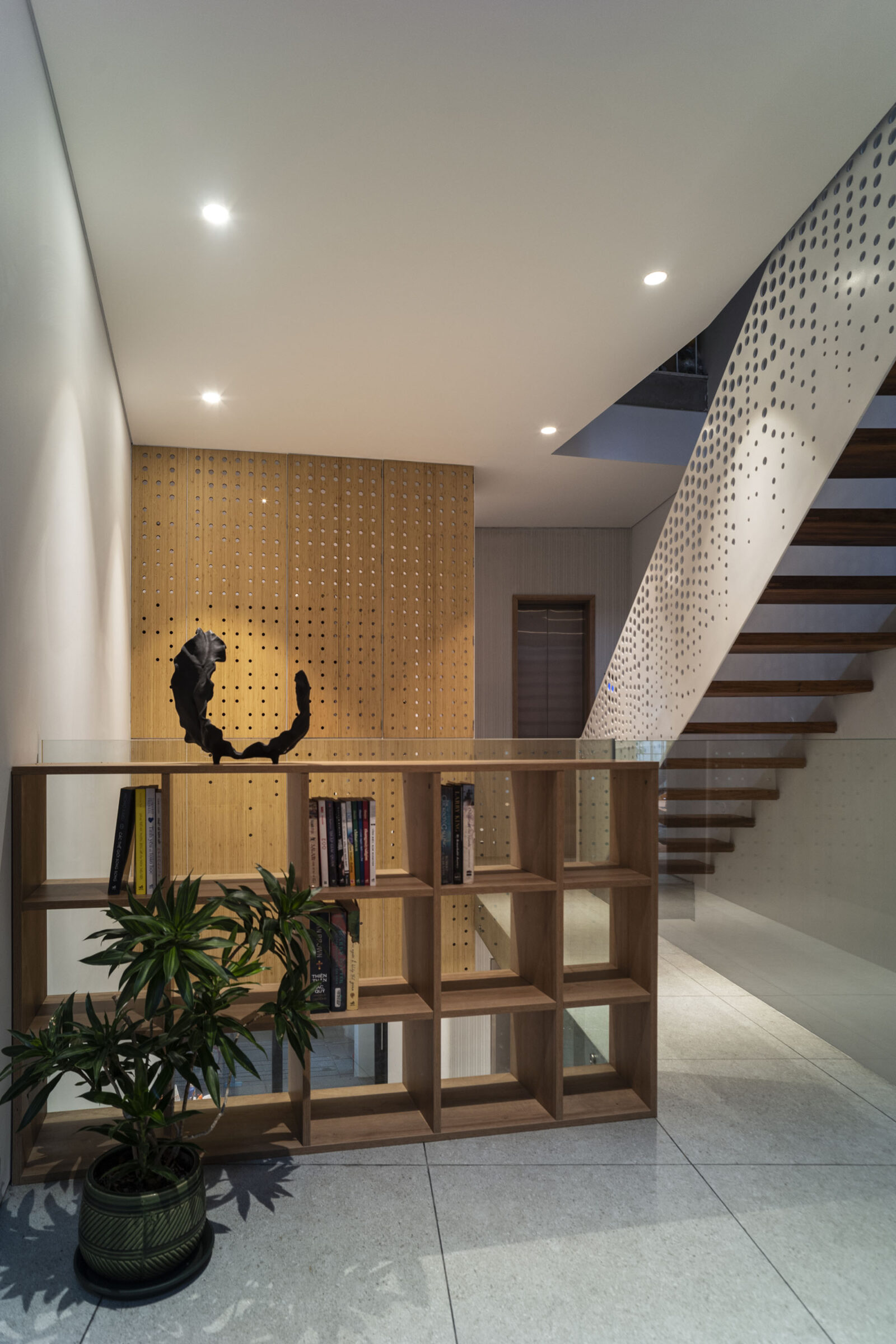 自然を織り込みほどよい距離感を生み出す2世帯住宅〈メゾンKN〉ベトナム・ハノイ、ギア・アーキテクト - TECTURE MAG（テクチャーマガジン） | 空間デザイン・建築メディア