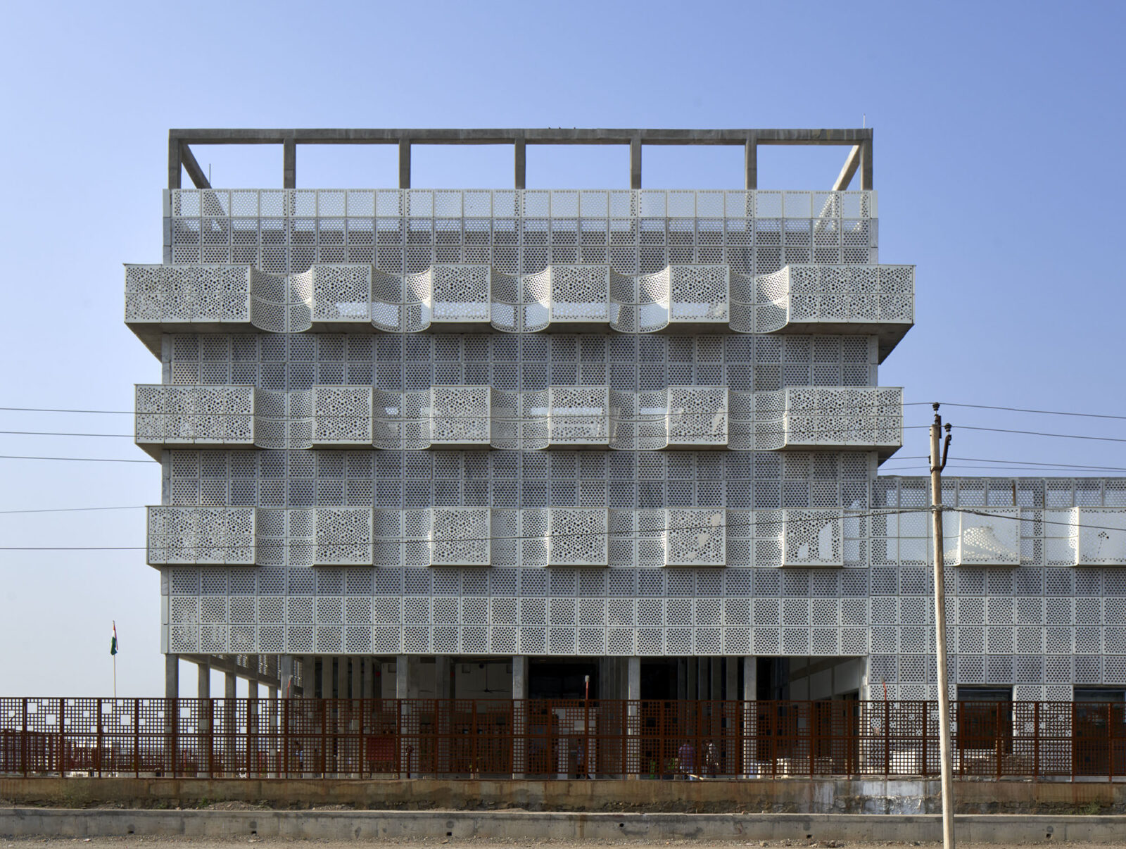 多様な活動を受け入れるインドの学習・文化センター〈サード・スペース〉Studio Saar - TECTURE MAG（テクチャーマガジン） | 空間デザイン・建築メディア