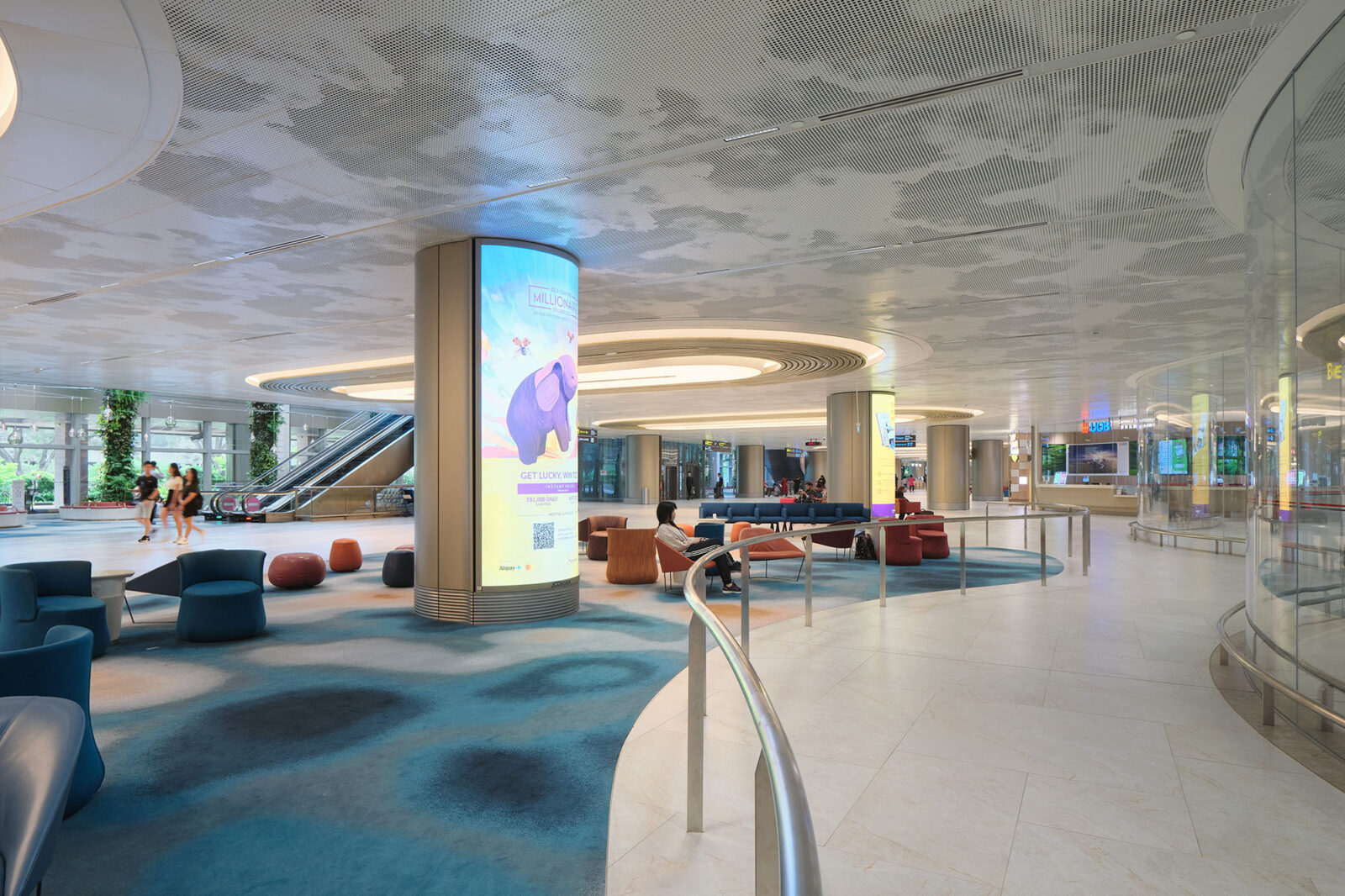 旅行客に自然を提供する、シンガポールの国際空港〈チャンギ空港 第2ターミナル〉のバイオフィリックなリノベーション、BOIFFILSアーキテクチャズ - TECTURE MAG（テクチャー ...