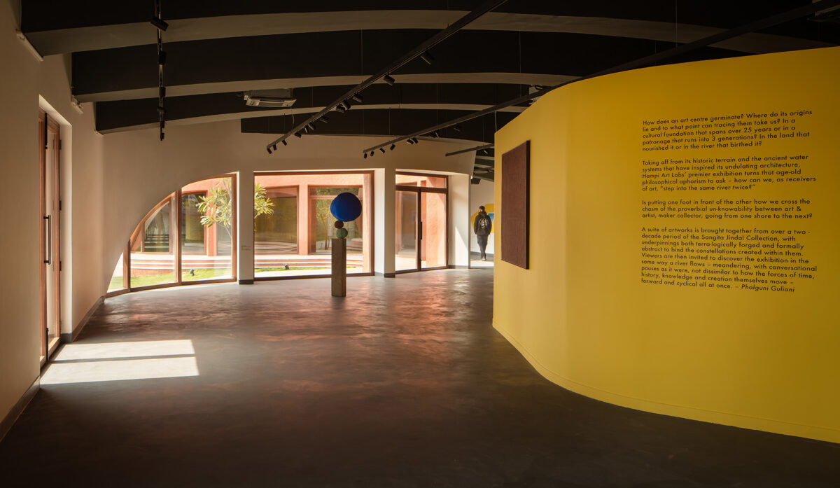 インドの広大な敷地に溶け込むアーティスト・イン・レジデンス〈ハンピ・アート・ラボ〉サミープ・パドラ＆アソシエイツ - TECTURE MAG（テクチャーマガジン） | 空間デザイン・建築メディア