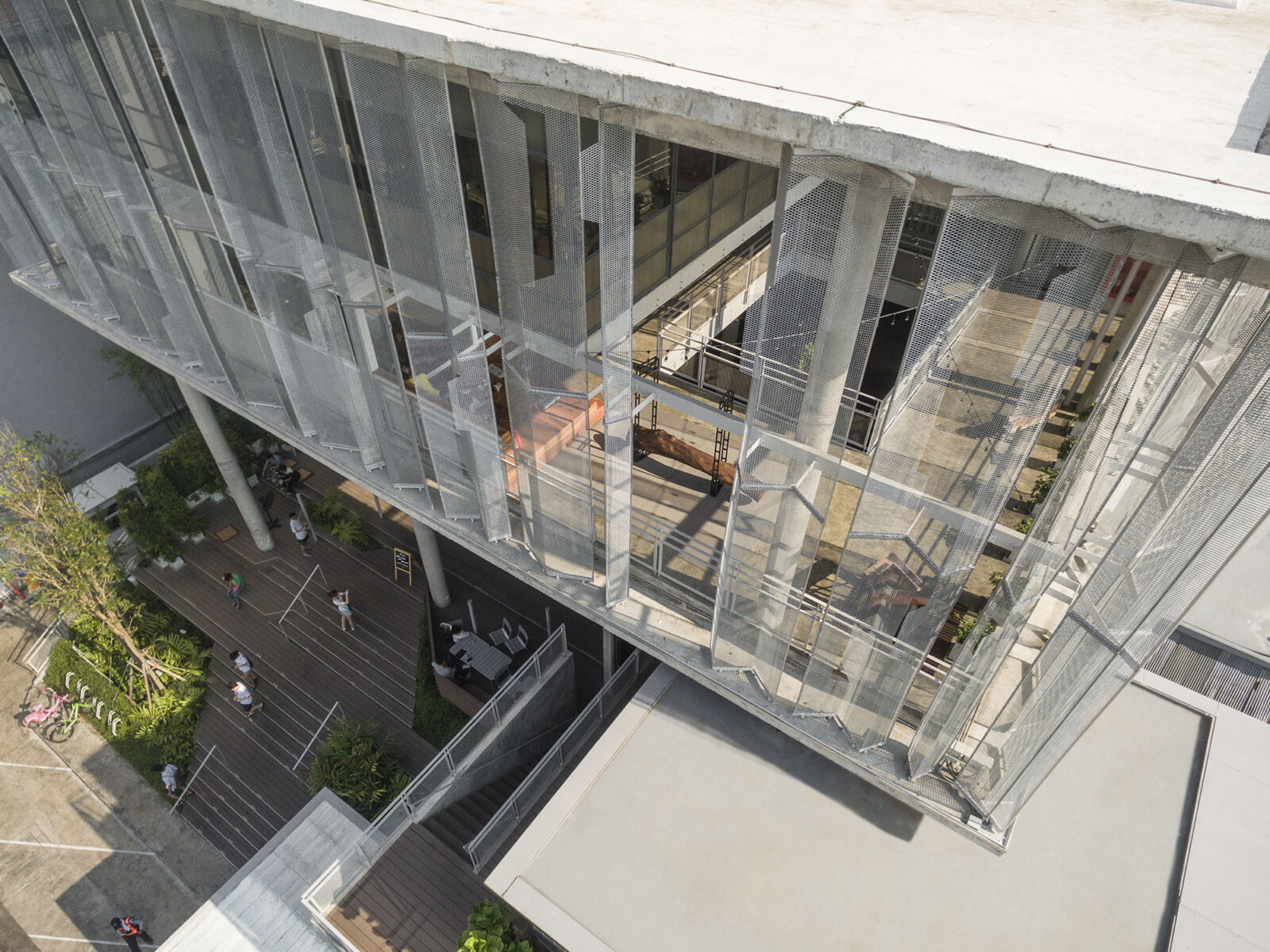 熱帯気候であるタイ・バンコクで快適な屋外空間を提供する商業施設〈The Commons〉Department of ARCHITECTURE - TECTURE MAG（テクチャーマガジン ...