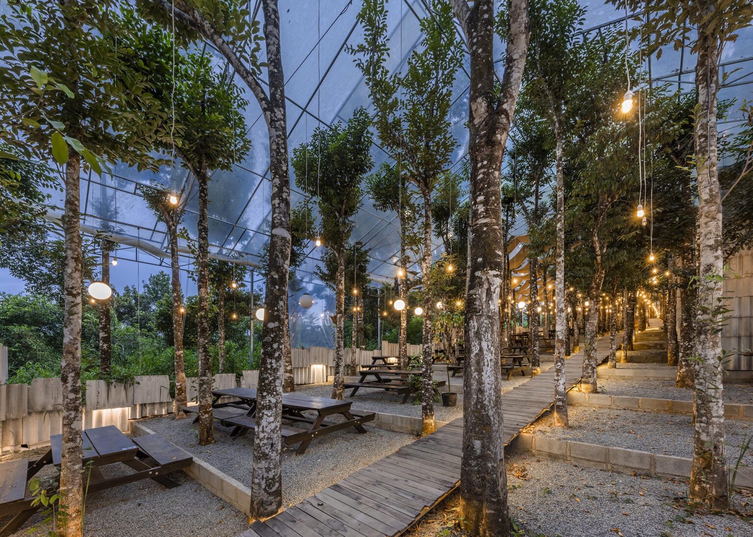 生きた樹木が支える、ベトナムの自然とつながるレストラン〈Restaurant “Mix”〉ザ・ブルーム - TECTURE MAG（テクチャーマガジン） | 空間デザイン・建築メディア