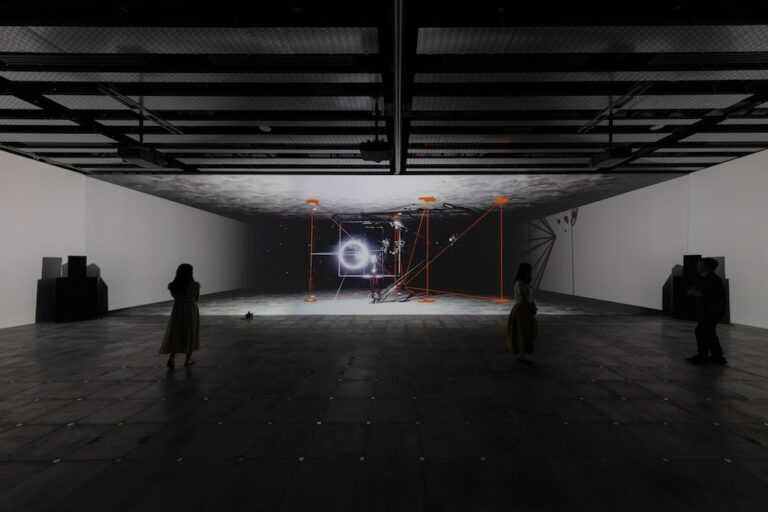 真鍋大度 新作個展「Continuum Resonance : 連続する共鳴」グラングリーン大阪 うめきた公園内に開業した「VS.（ヴイエス）」にて、建築は安藤忠雄が設計監修 ...