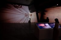 真鍋大度 新作個展「Continuum Resonance : 連続する共鳴」グラングリーン大阪 うめきた公園内に開業した「VS.（ヴイエス）」にて、建築は安藤忠雄が設計監修 ...