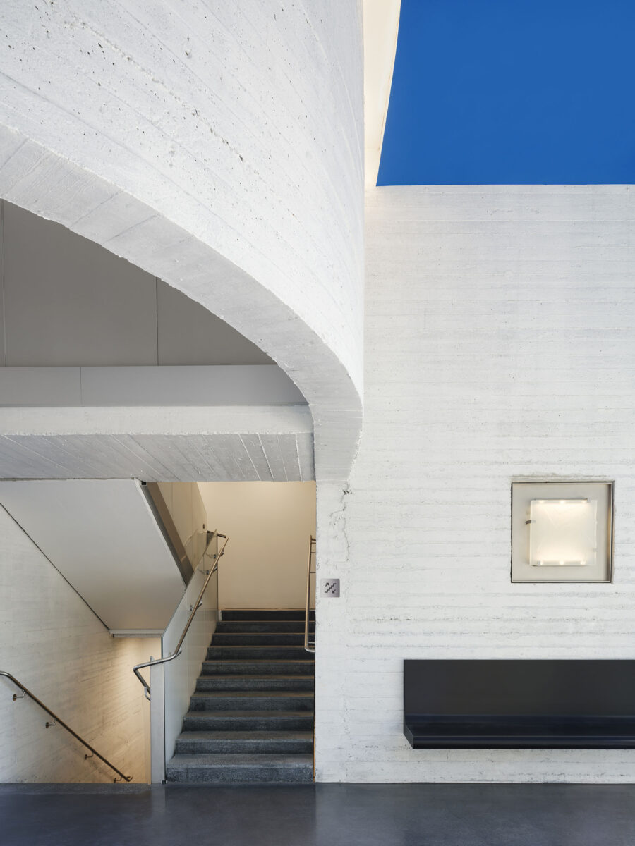 スティーヴン・ホールによる最新作、フィンランドのヘルシンキに設計した敷地内を流れるガラス張りの集合住宅〈Meander〉 - TECTURE MAG（テクチャーマガジン） | 空間デザイン ...