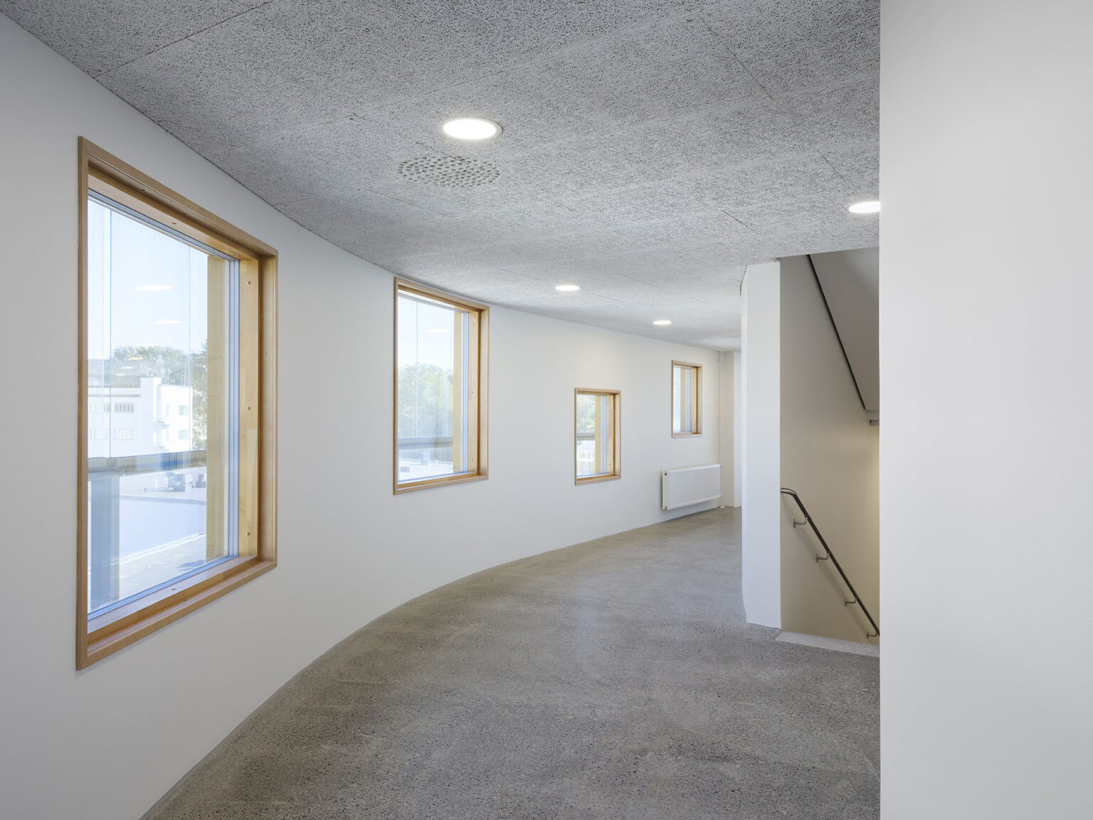 スティーヴン・ホールによる最新作、フィンランドのヘルシンキに設計した敷地内を流れるガラス張りの集合住宅〈Meander〉 - TECTURE MAG（テクチャーマガジン） | 空間デザイン ...