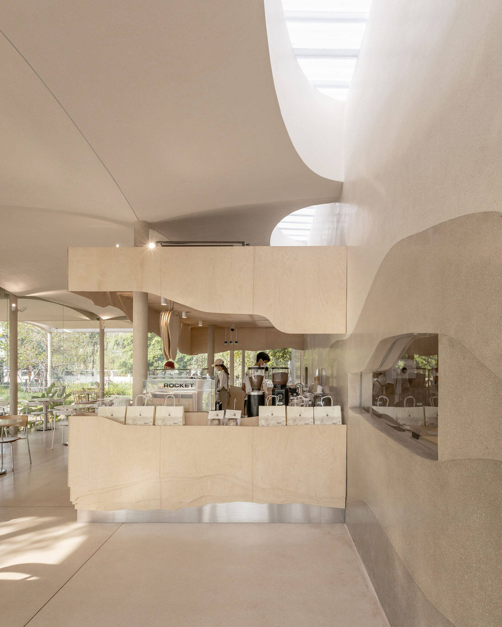 タイのバンコク郊外に建つ、絵本の世界で遊び学べるカフェと遊び場〈Little Stove & Little Stump〉NITAPROW - TECTURE MAG（テクチャーマガジン ...