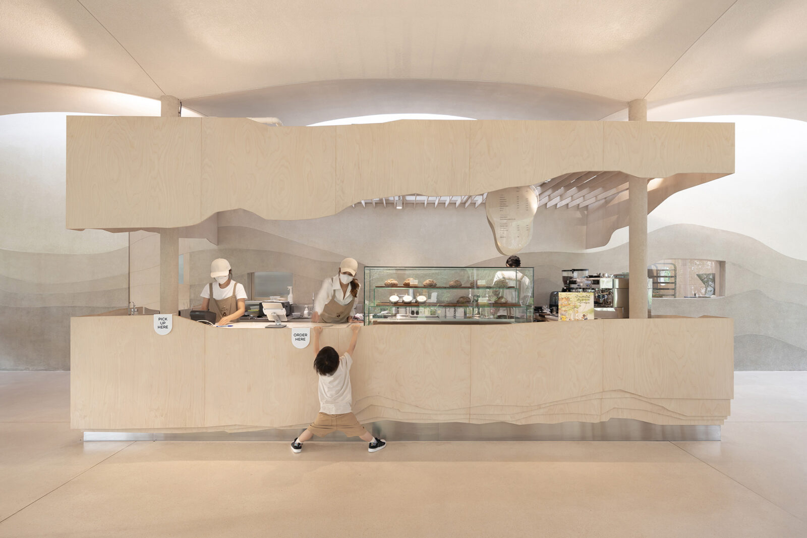 タイのバンコク郊外に建つ、絵本の世界で遊び学べるカフェと遊び場〈Little Stove & Little Stump〉NITAPROW - TECTURE MAG（テクチャーマガジン ...