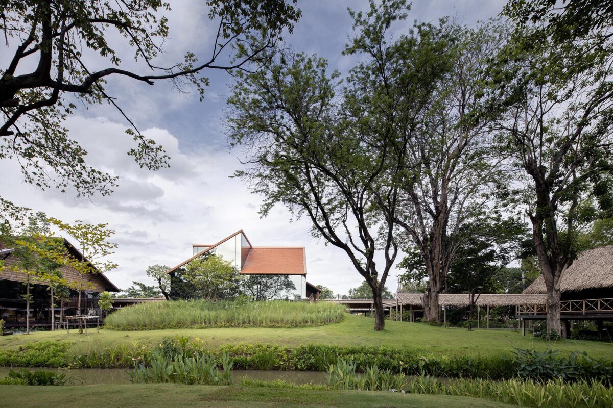 タイのオーガニックブランドの村に建つ、トレーサビリティを体現するランドマーク〈パトム・カフェ〉NITAPROW - TECTURE MAG（テクチャーマガジン） | 空間デザイン・建築メディア