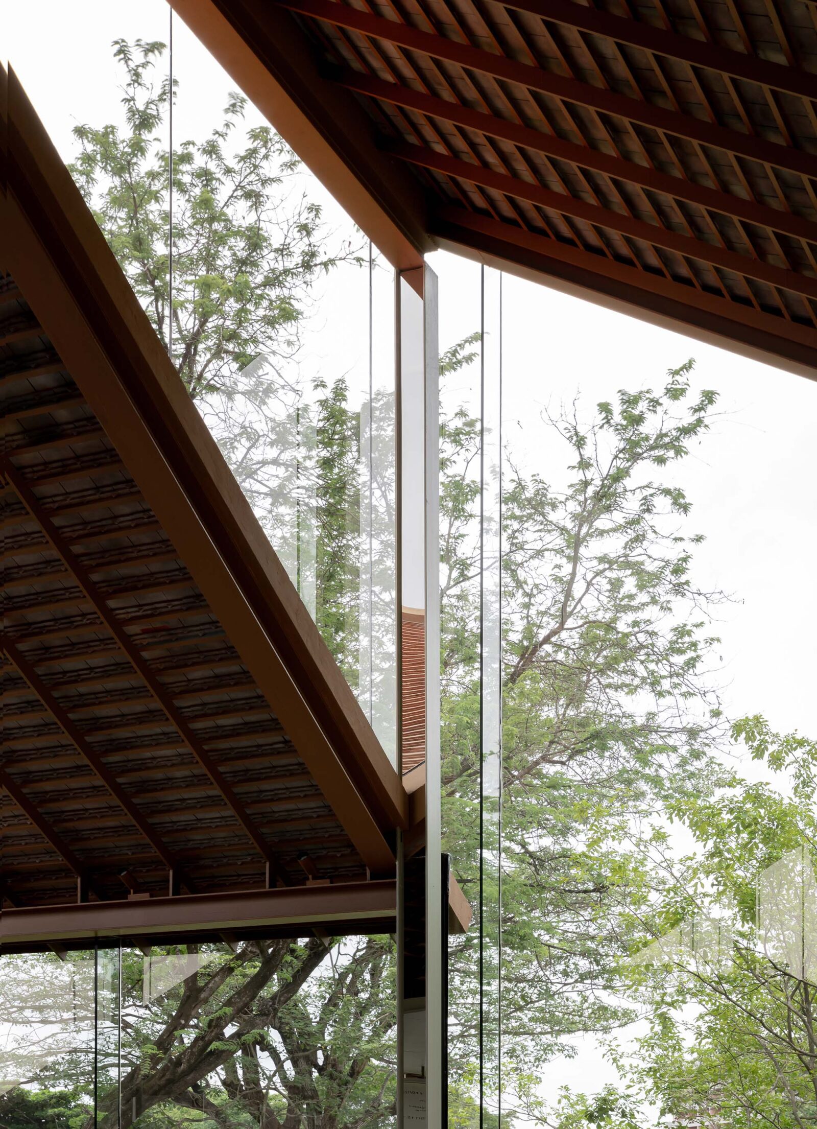 タイのオーガニックブランドの村に建つ、トレーサビリティを体現するランドマーク〈パトム・カフェ〉NITAPROW - TECTURE MAG（テクチャーマガジン） | 空間デザイン・建築メディア