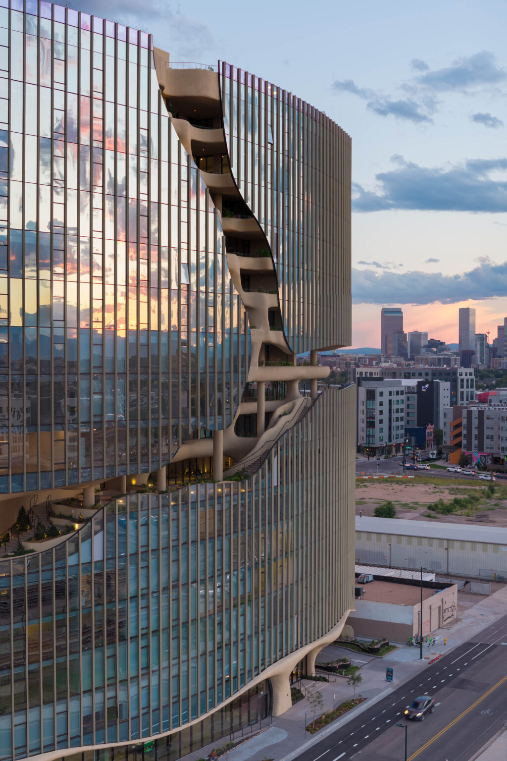 MADアーキテクツによる 渓谷の中で暮らす集合住宅〈ワン・リバー・ノース〉アメリカ - TECTURE MAG（テクチャーマガジン） | 空間デザイン・建築メディア