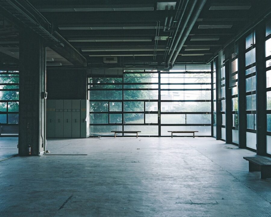 三重の坂倉準三建築〈上野市庁舎〉が図書館一体型スモールブティックホテル〈泊船〉として2025年夏開業、MARU。architectureが改修設計を担当 - TECTURE MAG（テクチャー ...