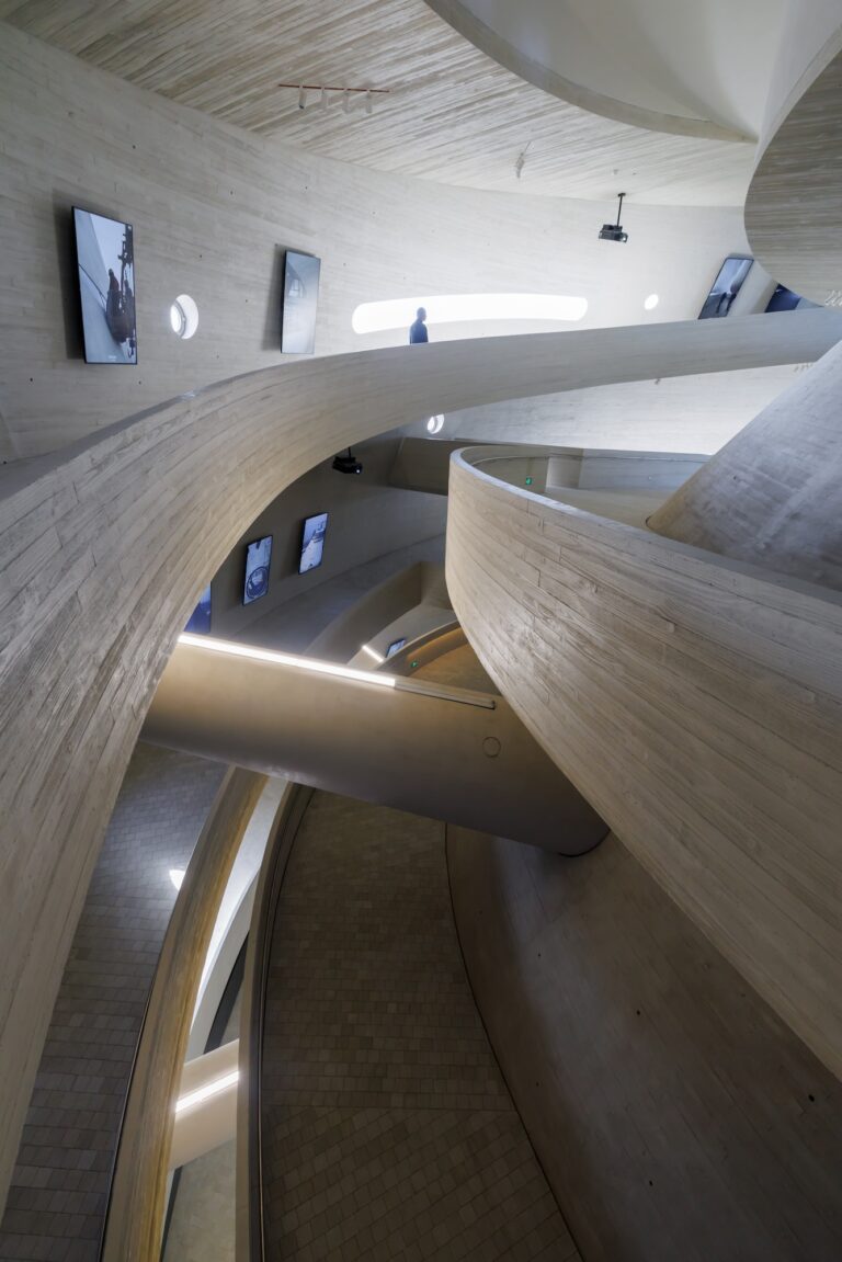 太陽の動きから生み出す彫刻的な建築〈Sun Tower〉OPENアーキテクチャ,中国 - TECTURE MAG（テクチャーマガジン） | 空間デザイン・建築メディア