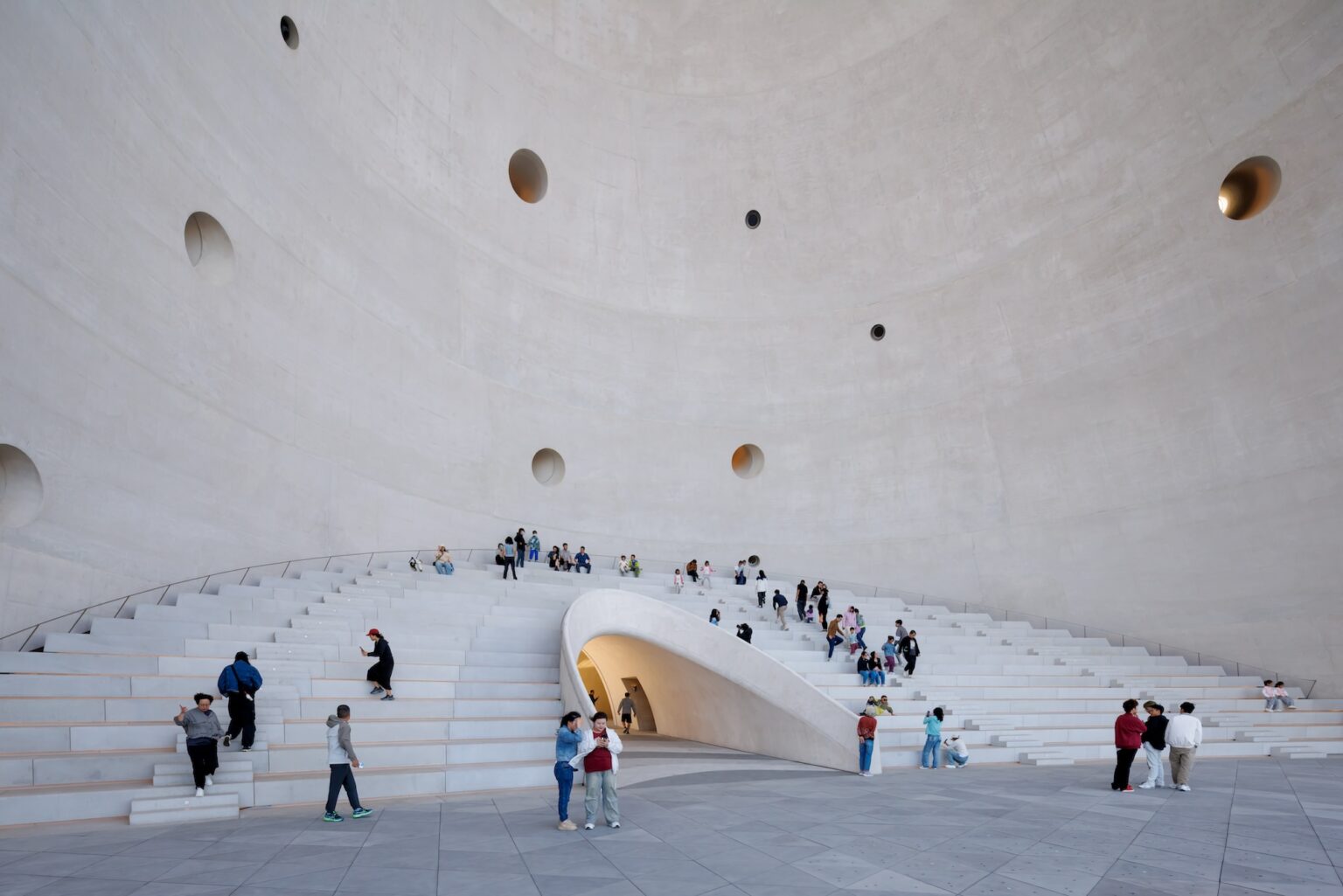 太陽の動きから生み出す彫刻的な建築〈Sun Tower〉OPENアーキテクチャ,中国 - TECTURE MAG（テクチャーマガジン） | 空間デザイン・建築メディア