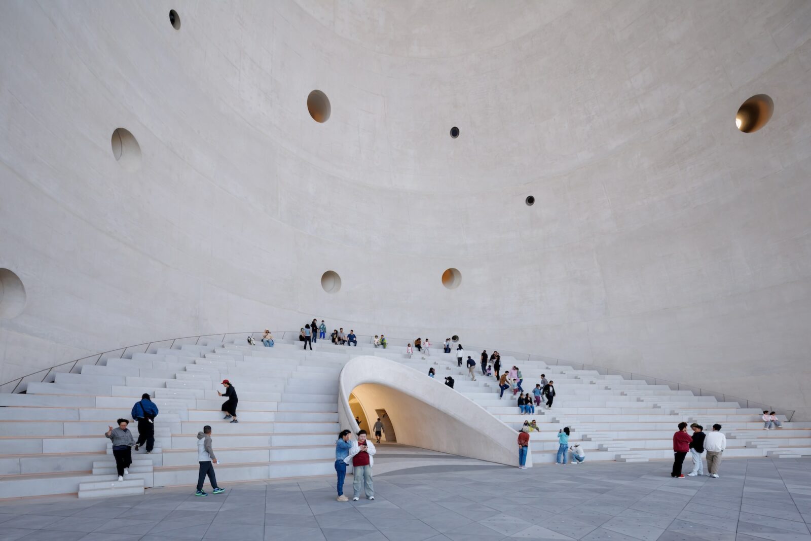 太陽の動きから生み出す彫刻的な建築〈Sun Tower〉OPENアーキテクチャ,中国 - TECTURE MAG（テクチャーマガジン） | 空間デザイン・建築メディア