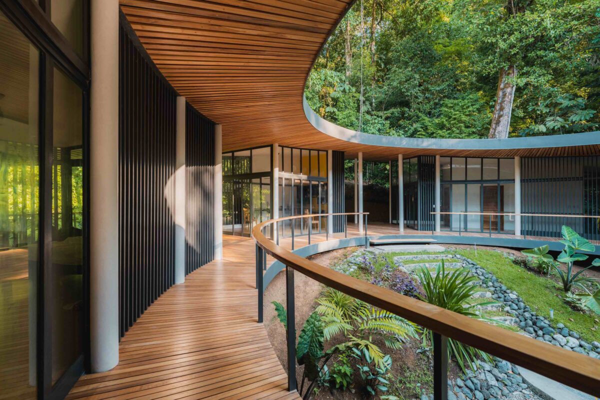 コスタリカの熱帯雨林に建つオフグリッド住宅〈シンフォニア・ヴェルデ〉Studio Saxe - TECTURE MAG（テクチャーマガジン） | 空間デザイン・建築メディア