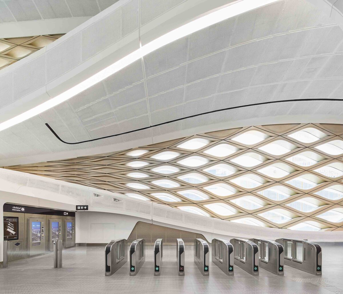 ザハの幾何学美が紡ぐ、サウジアラビア首都の接続性を極めた交通ハブ〈KAFDメトロ駅〉ザハ・ハディド・アーキテクツ - TECTURE MAG（テクチャーマガジン） | 空間デザイン・建築メディア