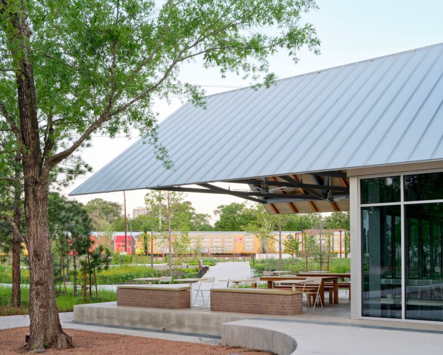 10mのキャンチレバーが招く公園の中のカフェ〈ランニング・トレイル・センター・カフェ〉シャウム・アーキテクツ、アメリカ - TECTURE MAG（テクチャーマガジン） | 空間デザイン・建築メディア