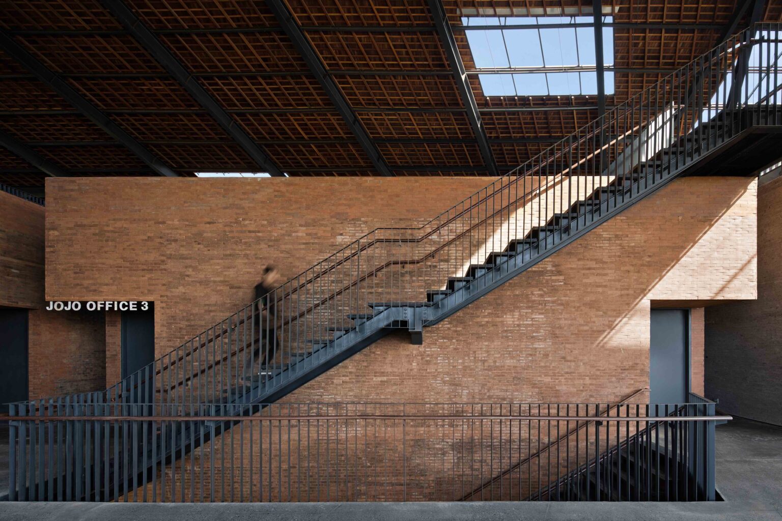 斜めに交差する軸が生み出すユニークな複合施設〈United-in-Diversity Campus〉ウィリス・クスマ・アーキテクツ、インドネシア - TECTURE MAG（テクチャーマガジン ...