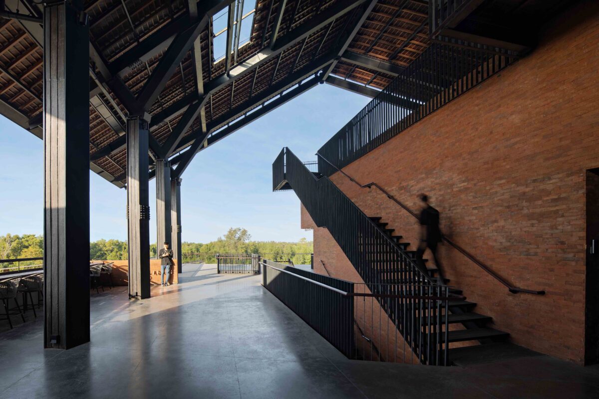 斜めに交差する軸が生み出すユニークな複合施設〈United-in-Diversity Campus〉ウィリス・クスマ・アーキテクツ、インドネシア - TECTURE MAG（テクチャーマガジン ...