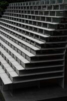 オフィスビルの屋上に建てられた、ガラスと木の瞑想センター〈ガラスパビリオン〉M Space、タイ - TECTURE MAG（テクチャーマガジン） | 空間デザイン・建築メディア