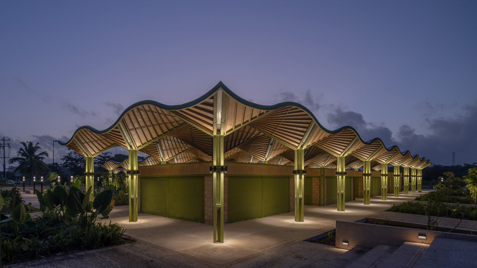 “逆さの傘”がグリッド状に連続する曲面屋根〈ニコラス・ブラボ市場〉Mercado Nicolas Bravo、メキシコ - TECTURE MAG（テクチャーマガジン） | 空間デザイン・建築メディア