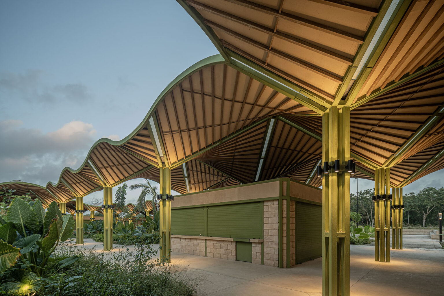 “逆さの傘”がグリッド状に連続する曲面屋根〈ニコラス・ブラボ市場〉Mercado Nicolas Bravo、メキシコ - TECTURE MAG（テクチャーマガジン） | 空間デザイン・建築メディア