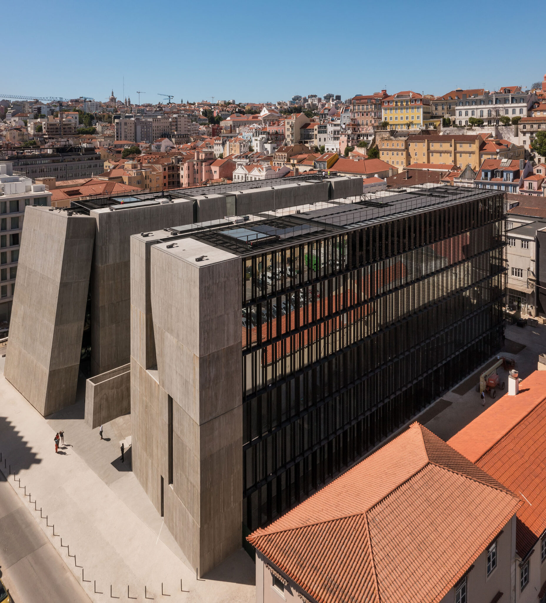 2016年にプリツカー賞を受賞したアレハンドロ・アラヴェナ最新プロジェクト〈EDP本社〉ELEMENTAL、ポルトガル - TECTURE MAG（テクチャーマガジン） | 空間デザイン・建築メディア