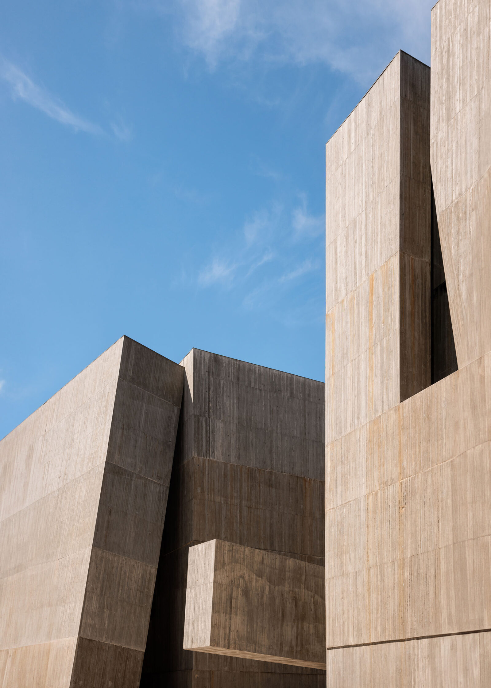 2016年にプリツカー賞を受賞したアレハンドロ・アラヴェナ最新プロジェクト〈EDP本社〉ELEMENTAL、ポルトガル - TECTURE MAG（テクチャーマガジン） | 空間デザイン・建築メディア