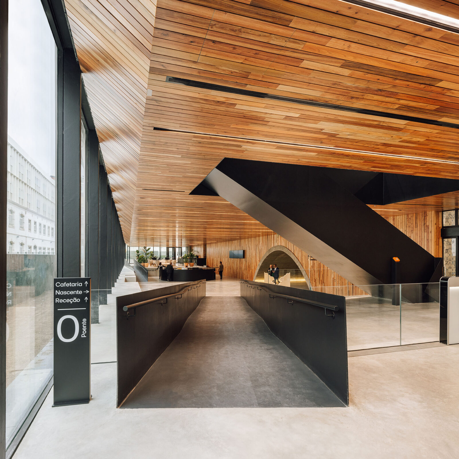 2016年にプリツカー賞を受賞したアレハンドロ・アラヴェナ最新プロジェクト〈EDP本社〉ELEMENTAL、ポルトガル - TECTURE MAG（テクチャーマガジン） | 空間デザイン・建築メディア