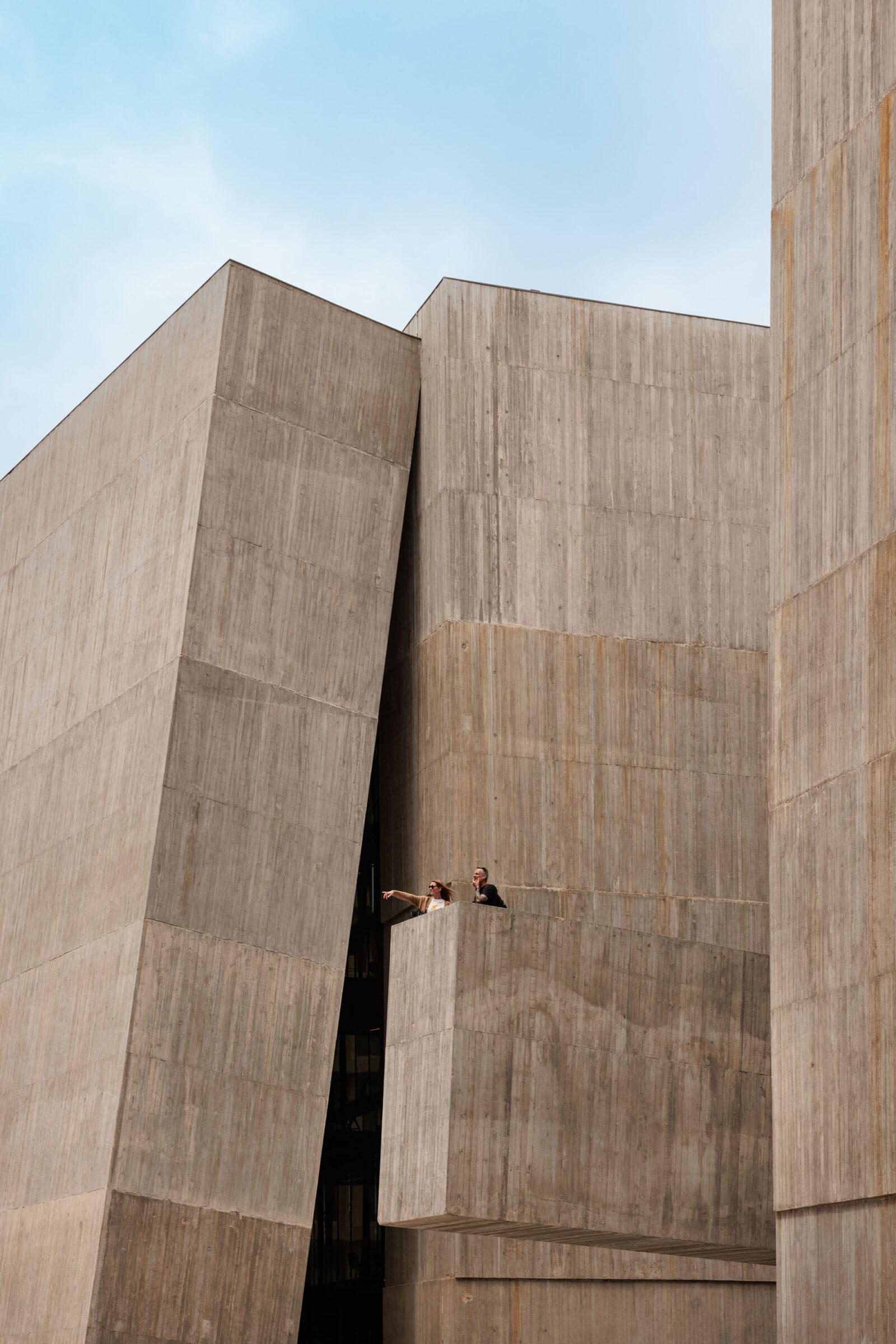 2016年にプリツカー賞を受賞したアレハンドロ・アラヴェナ最新プロジェクト〈EDP本社〉ELEMENTAL、ポルトガル - TECTURE MAG（テクチャーマガジン） | 空間デザイン・建築メディア