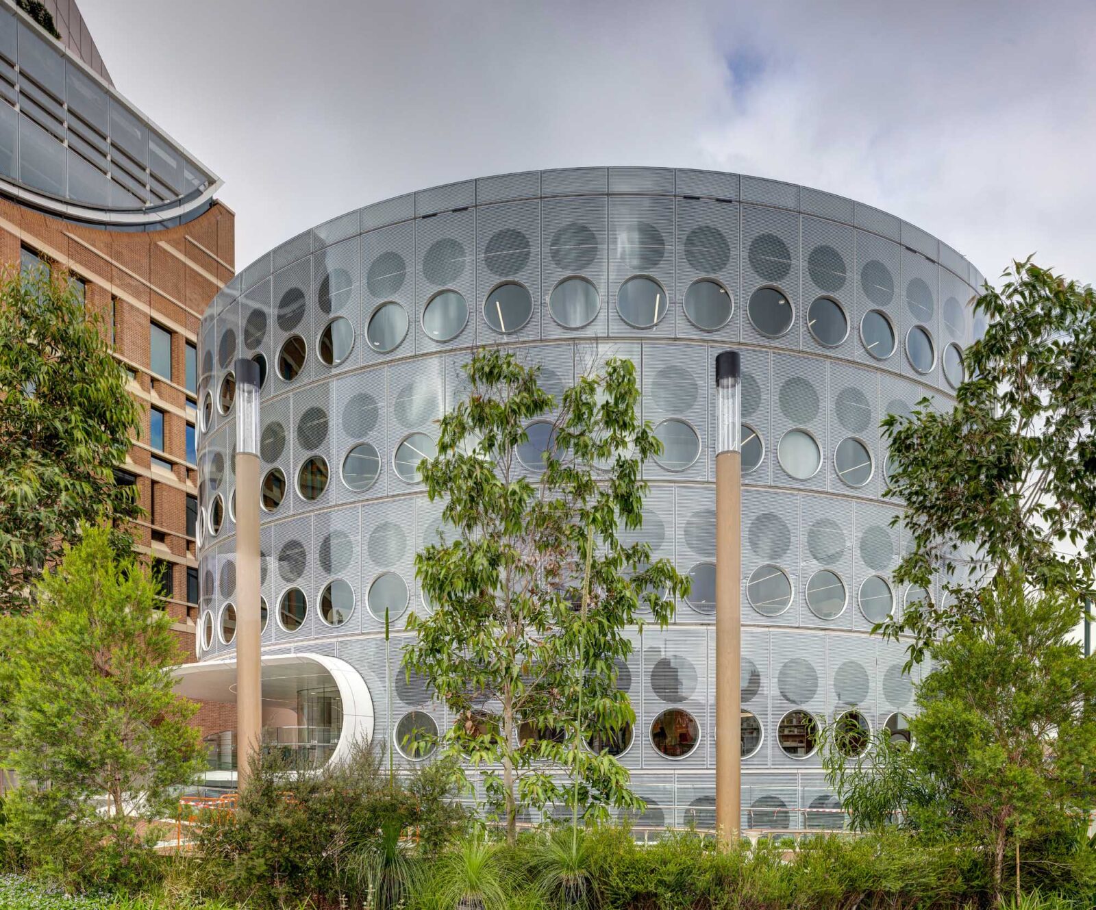 すべての人々にひらく楕円の図書館〈イェラムンディ図書館〉fjcstudio、オーストラリア - TECTURE MAG（テクチャーマガジン） | 空間デザイン・建築メディア