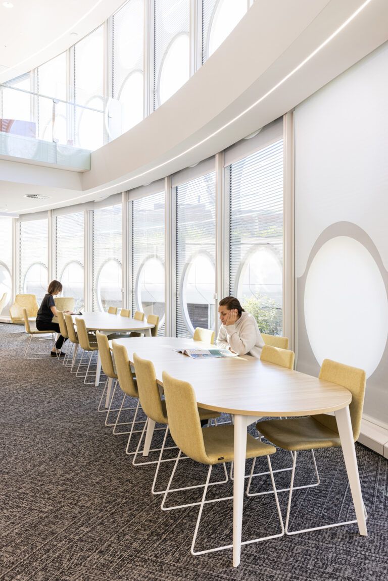 すべての人々にひらく楕円の図書館〈イェラムンディ図書館〉fjcstudio、オーストラリア - TECTURE MAG（テクチャーマガジン） | 空間デザイン・建築メディア