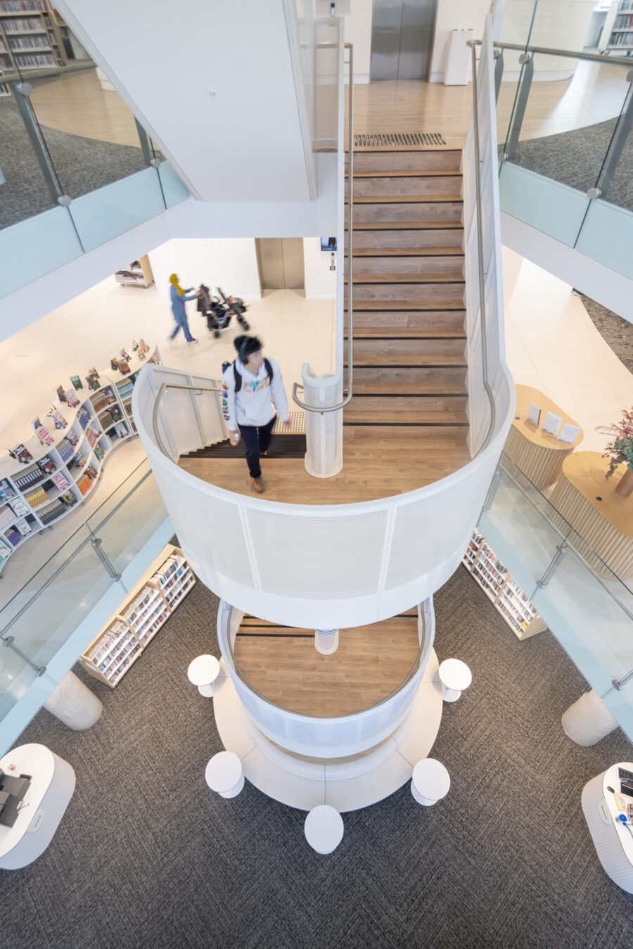 すべての人々にひらく楕円の図書館〈イェラムンディ図書館〉fjcstudio、オーストラリア - TECTURE MAG（テクチャーマガジン） | 空間デザイン・建築メディア