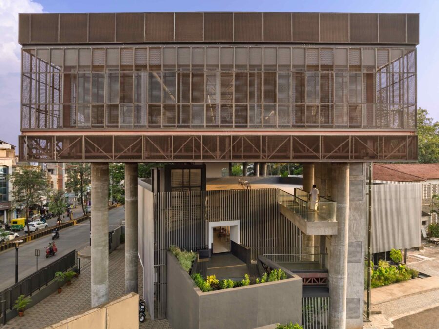 上空へとオフィスを拡張する増築プロジェクト〈HOVER SPACE〉サードスペース・アーキテクチャ・スタジオ、インド - TECTURE MAG（テクチャーマガジン） | 空間デザイン・建築メディア