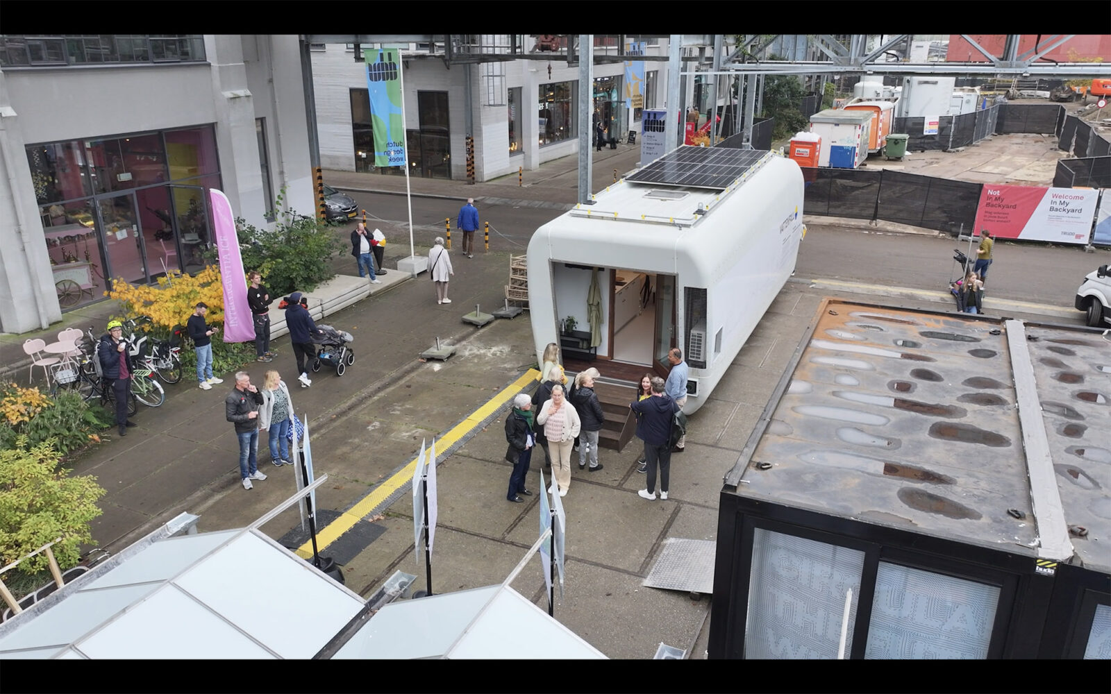 寿命を終えた風力タービンを活用したタイニーハウス〈Nestle – Nacelle Tiny House〉オランダ、ブレードメイド ...