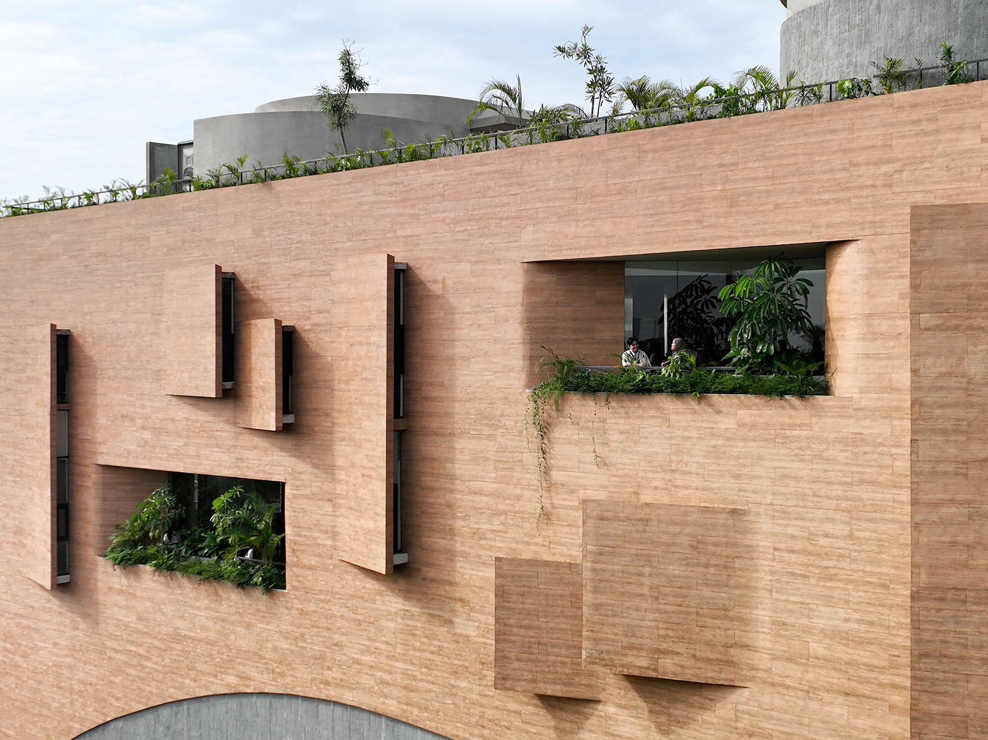 ドーム空間が風を呼び込むオフィスビル〈セージハウス・オフィスガーデン〉RAD+ar、インドネシア - TECTURE MAG（テクチャーマガジン） | 空間デザイン・建築メディア