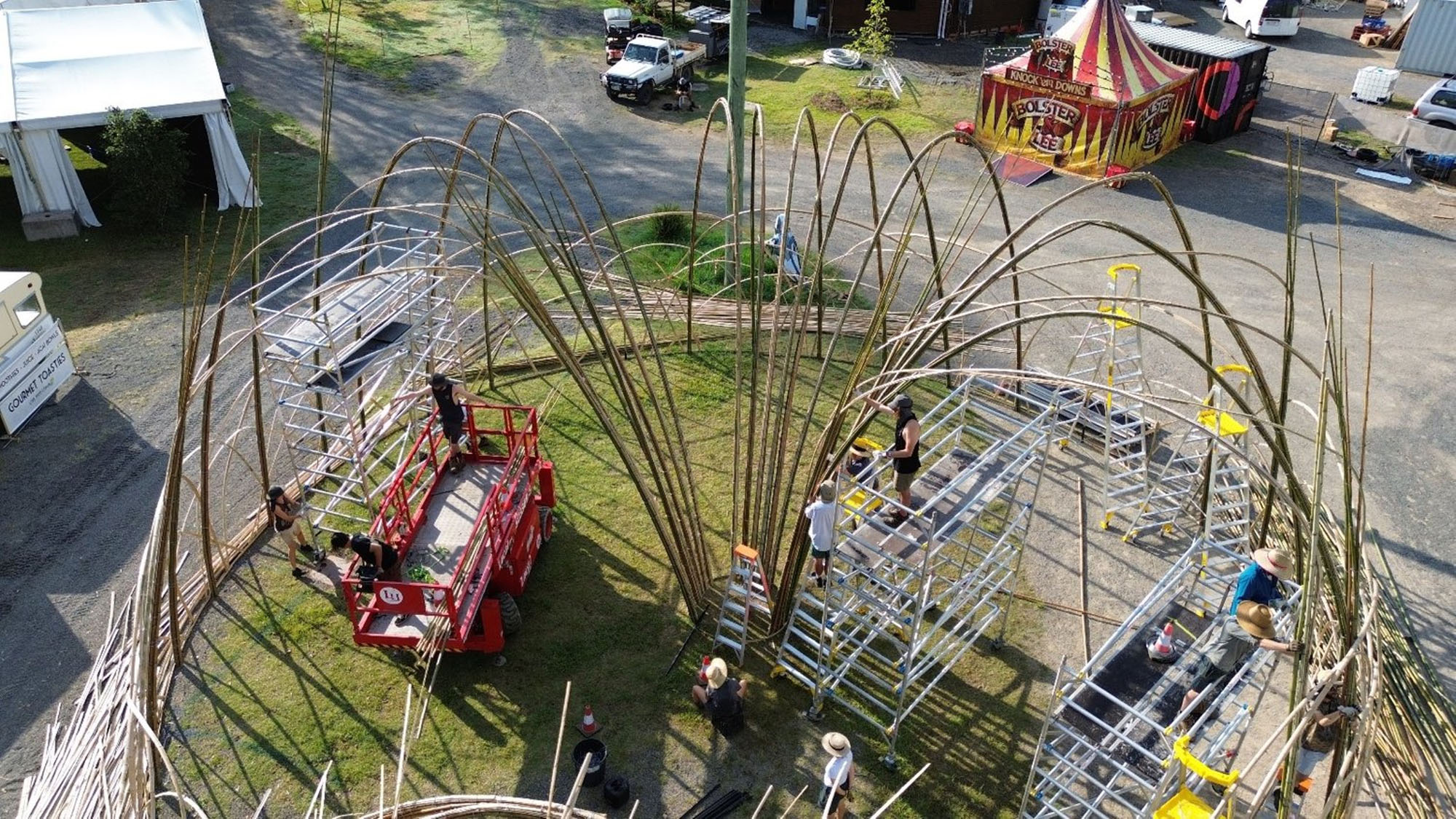 竹で編まれた循環型パビリオン〈Chrysalis〉ケイブ・アーバン、オーストラリア - TECTURE MAG（テクチャーマガジン） | 空間デザイン・建築メディア