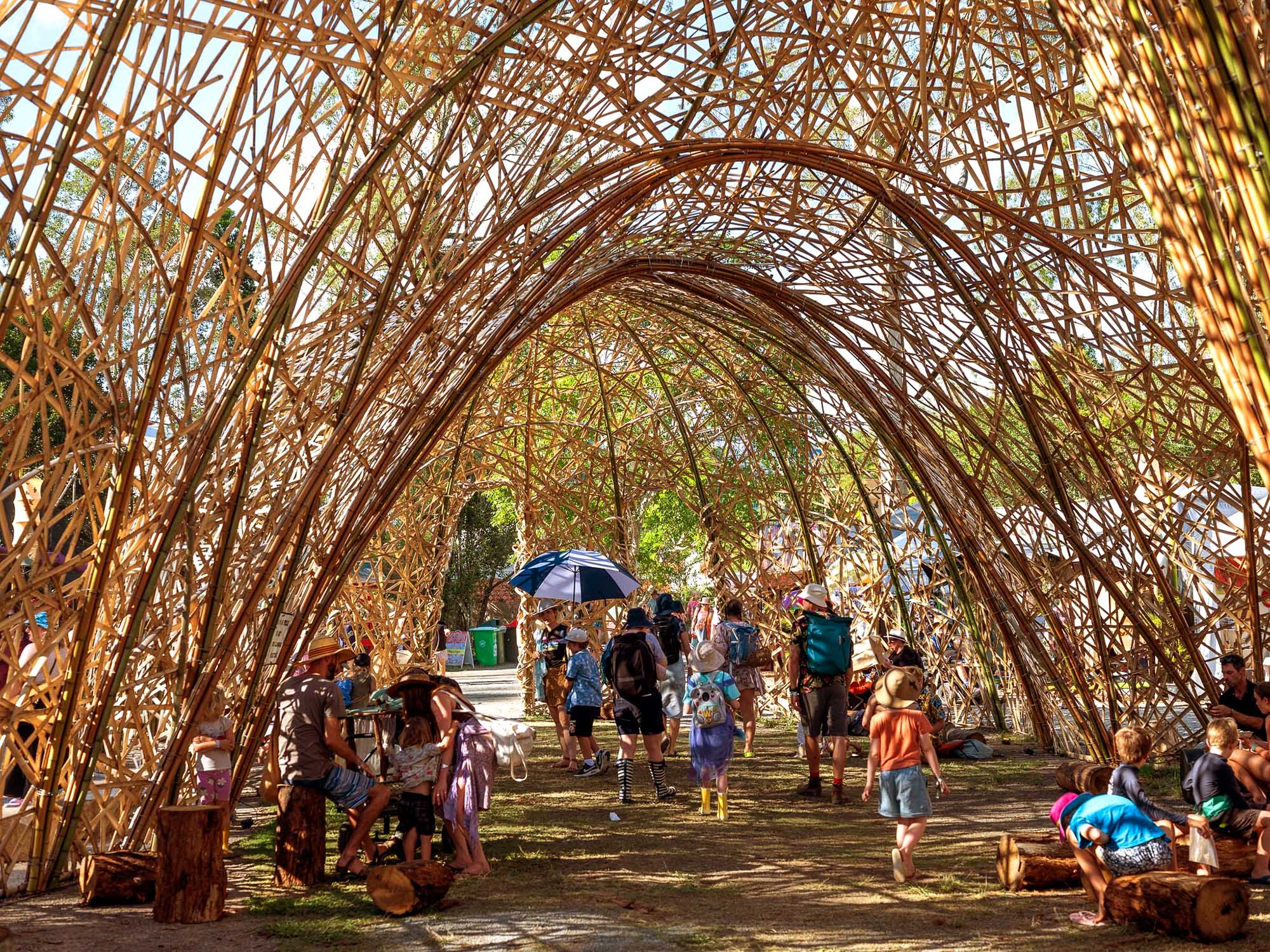 竹で編まれた循環型パビリオン〈Chrysalis〉ケイブ・アーバン、オーストラリア - TECTURE MAG（テクチャーマガジン） | 空間デザイン・建築メディア