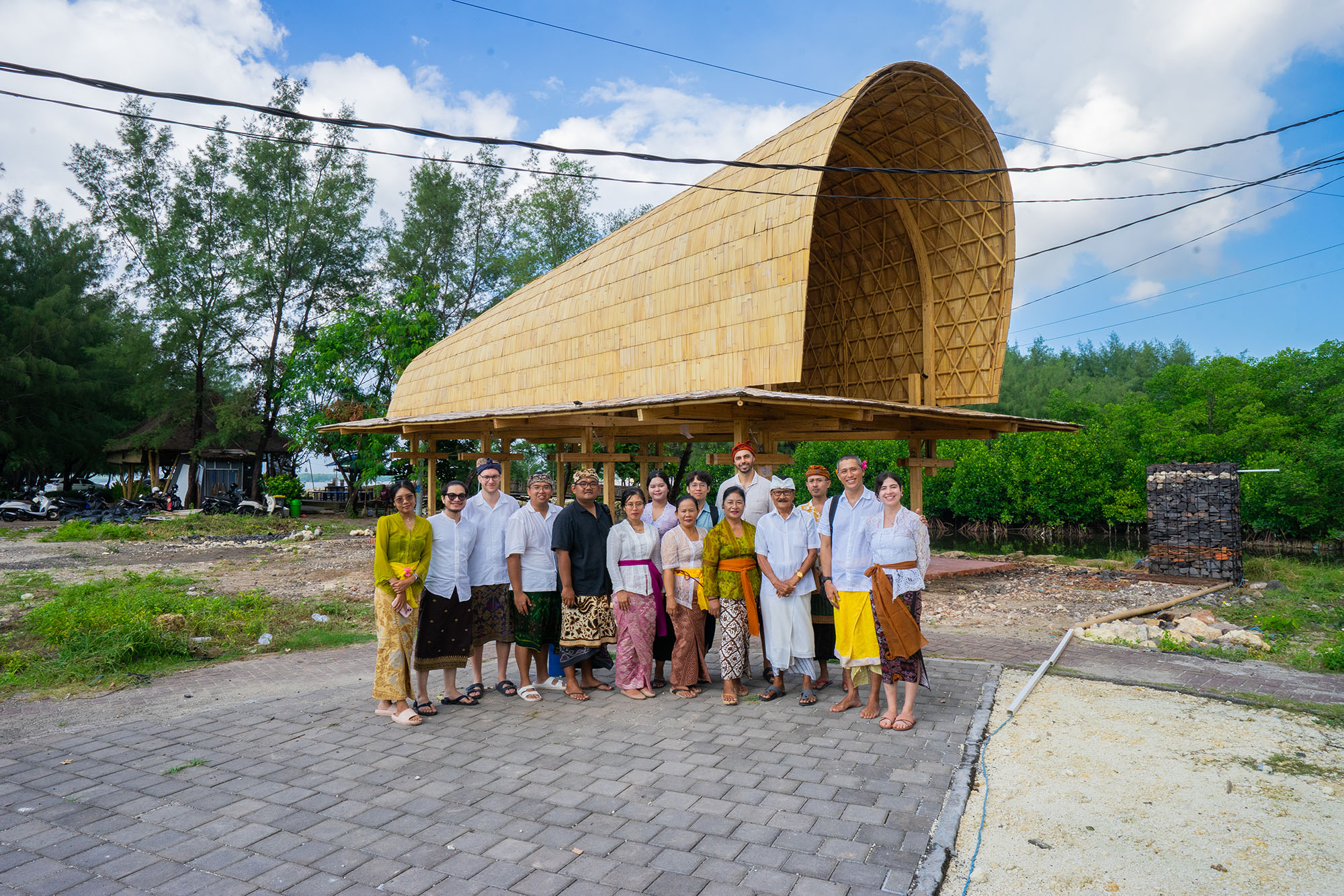 バリ島の伝統を受け継ぐ、自然素材でつくる集いの場〈バレ・バイオ〉ケイブ・アーバン、インドネシア - TECTURE MAG（テクチャーマガジン） | 空間デザイン・建築メディア