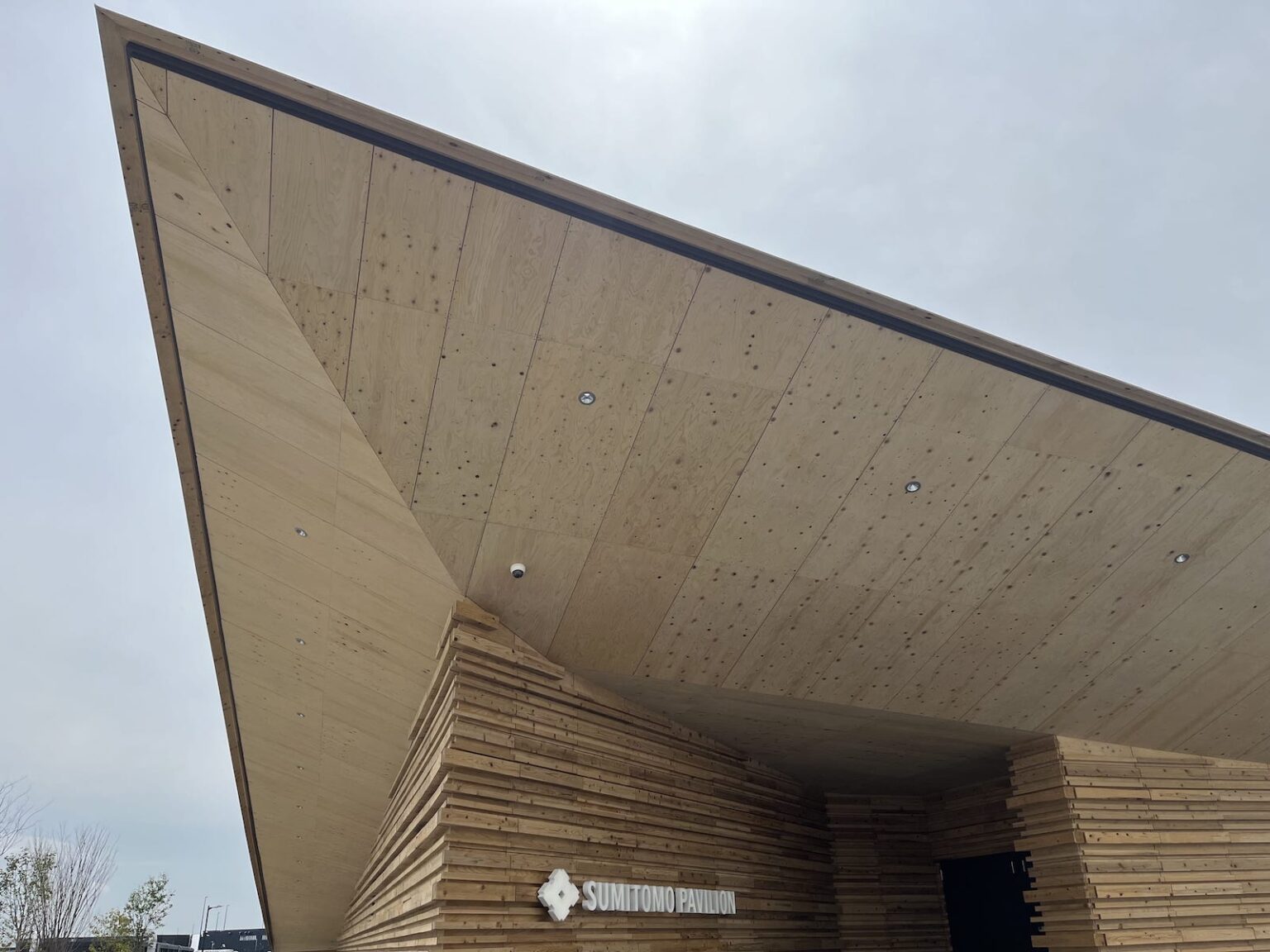 [大阪・関西万博 Interview]〈住友館〉/ 日建設計：HP曲面＋ヒノキ合板による“新しい木質建築” - TECTURE MAG（テクチャーマガジン） | 空間デザイン・建築メディア