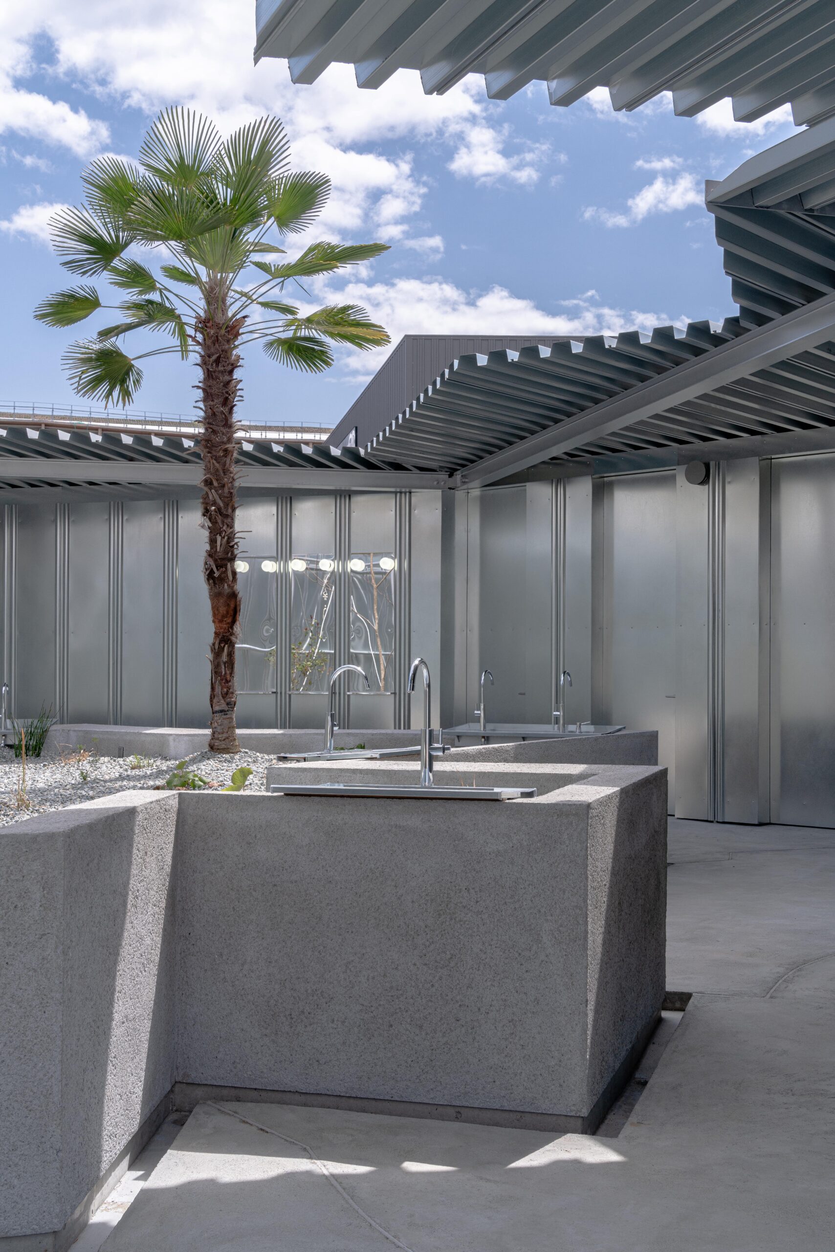 [大阪・関西万博]トイレや休憩所などを紹介_トイレ1 - TECTURE MAG（テクチャーマガジン） | 空間デザイン・建築メディア