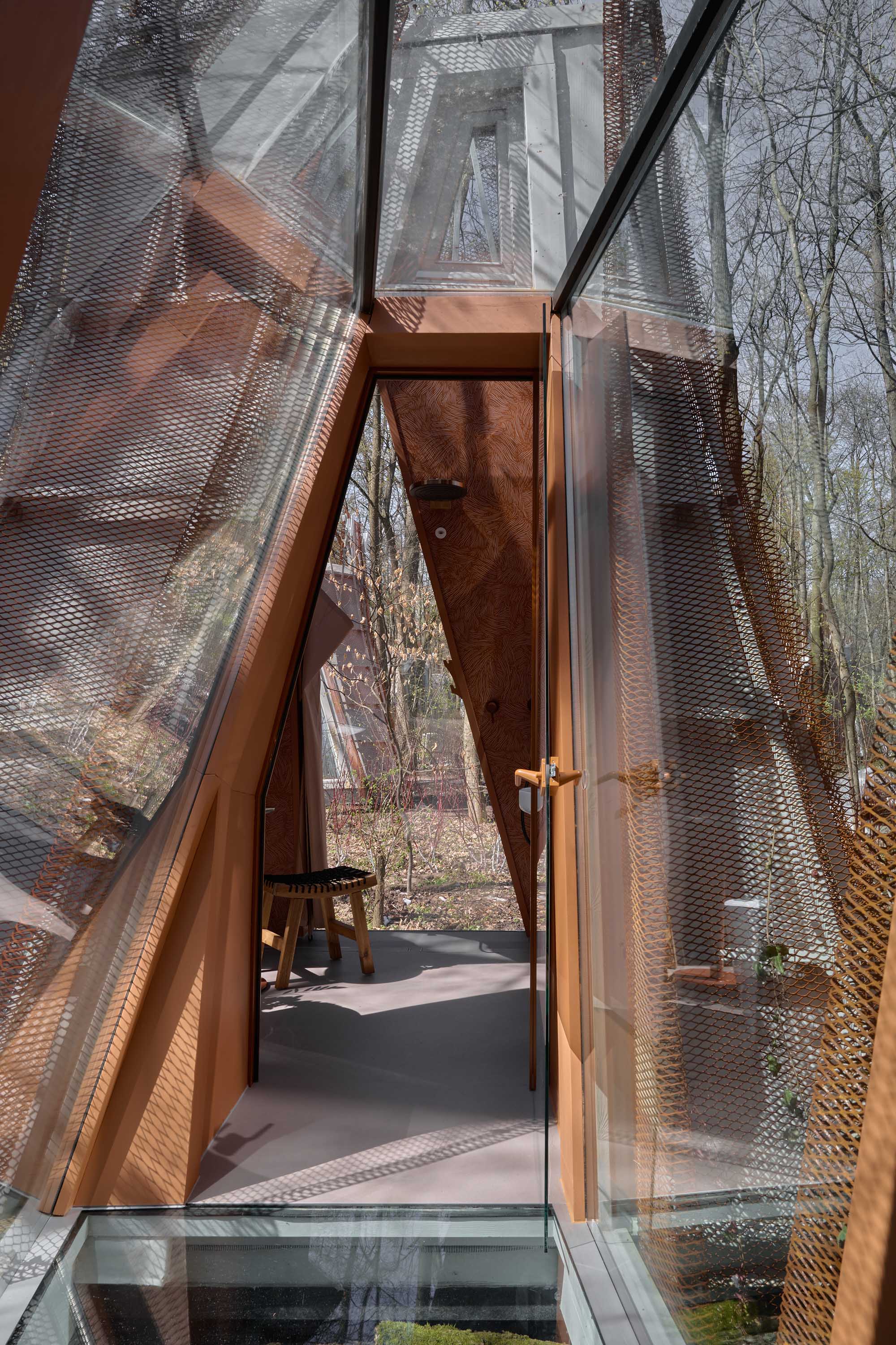 森に溶け込むテントのようなホテル〈Namety〉ロマン＆ドミトロ・セリウク、ウクライナ - TECTURE MAG（テクチャーマガジン） | 空間デザイン・建築メディア