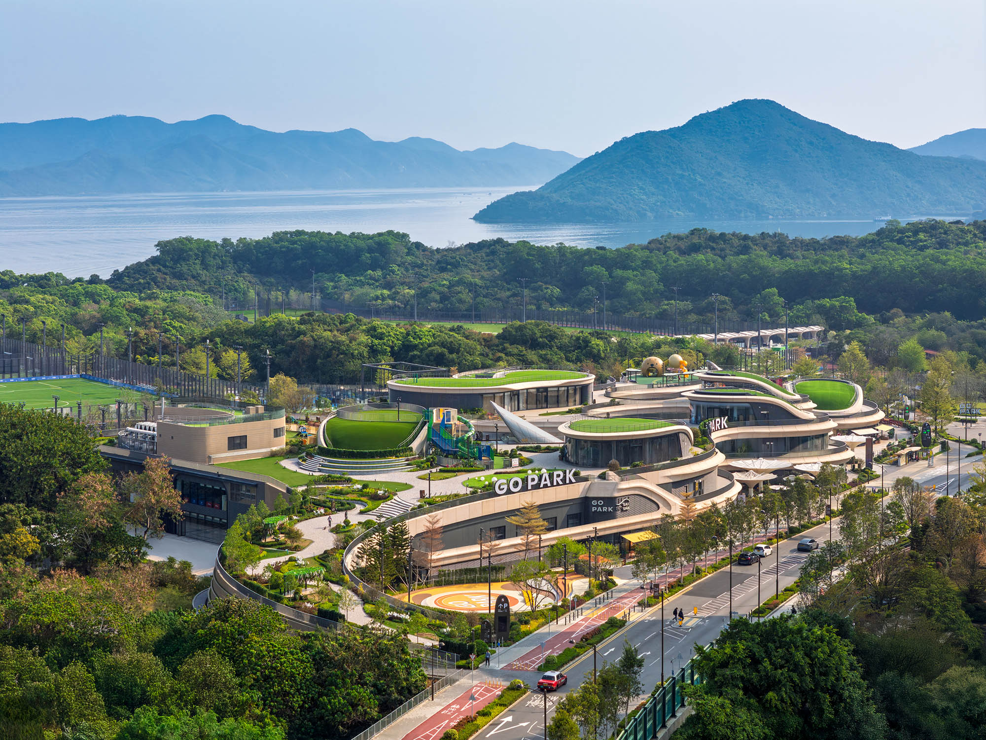 ザハ・ハディド・アーキテクツによる香港のスポーツ・商業施設〈西沙GO PARK〉中国 - TECTURE MAG（テクチャーマガジン） | 空間デザイン・建築メディア