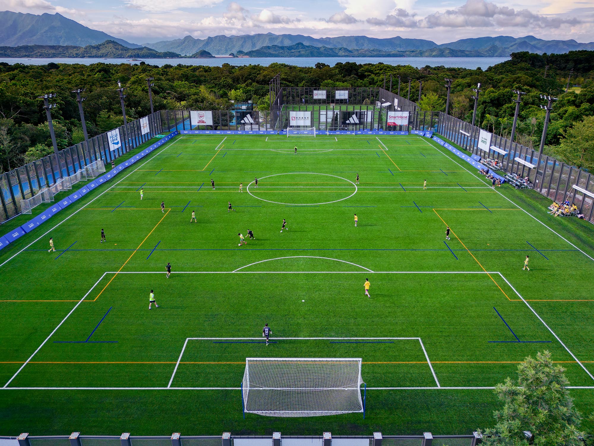 ザハ・ハディド・アーキテクツによる香港のスポーツ・商業施設〈西沙GO PARK〉中国 - TECTURE MAG（テクチャーマガジン ...