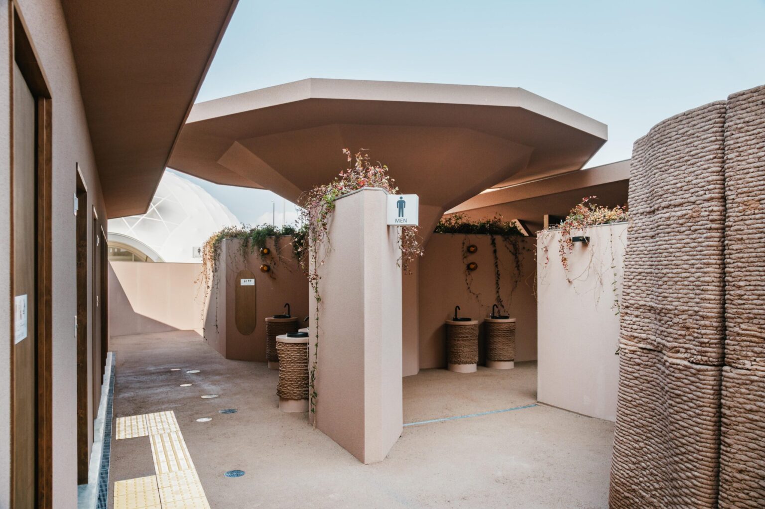 [大阪・関西万博]トイレや休憩所などを紹介_トイレ4 - TECTURE MAG（テクチャーマガジン） | 空間デザイン・建築メディア