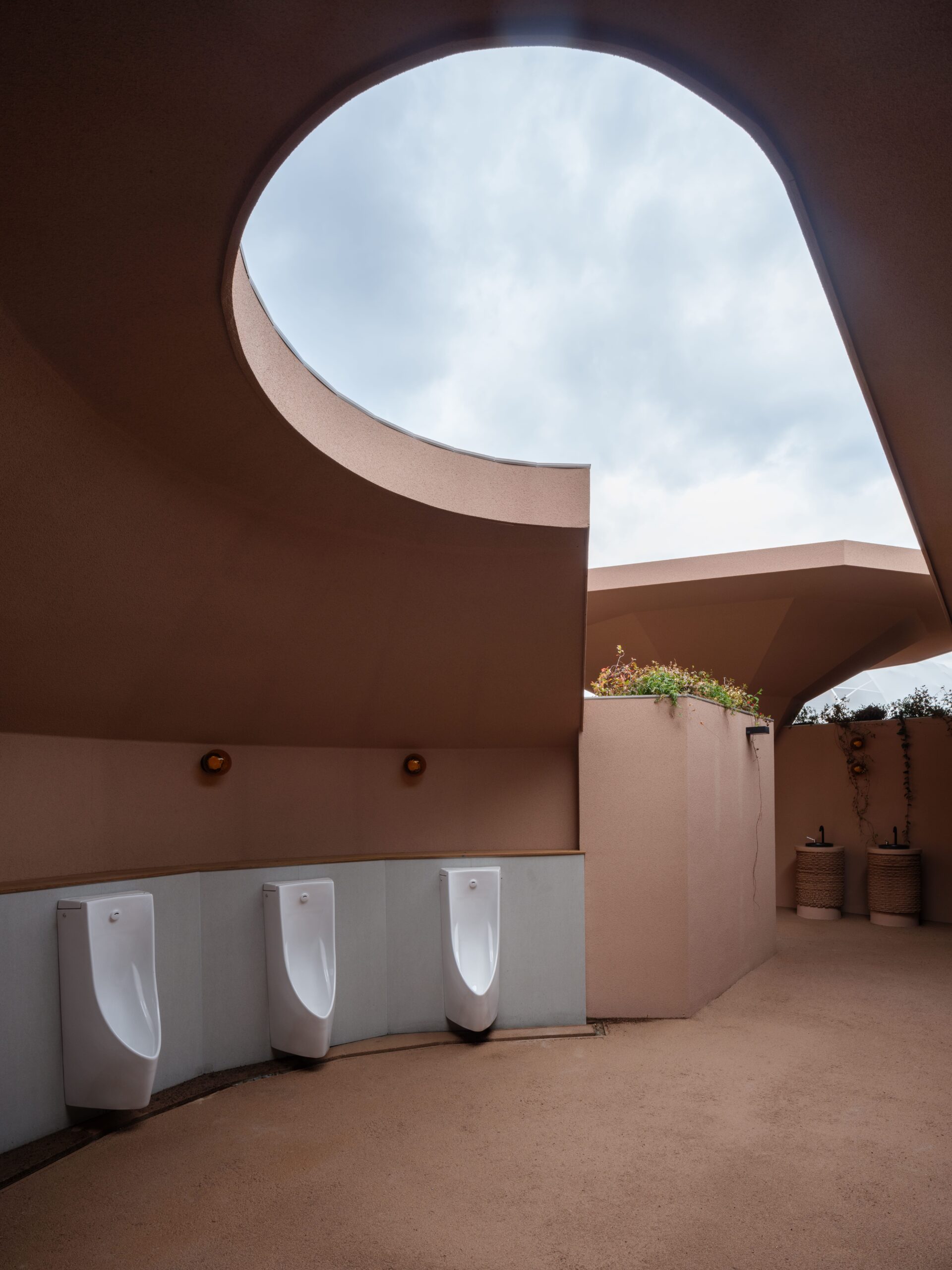 [大阪・関西万博]トイレや休憩所などを紹介_トイレ4 - TECTURE MAG（テクチャーマガジン） | 空間デザイン・建築メディア