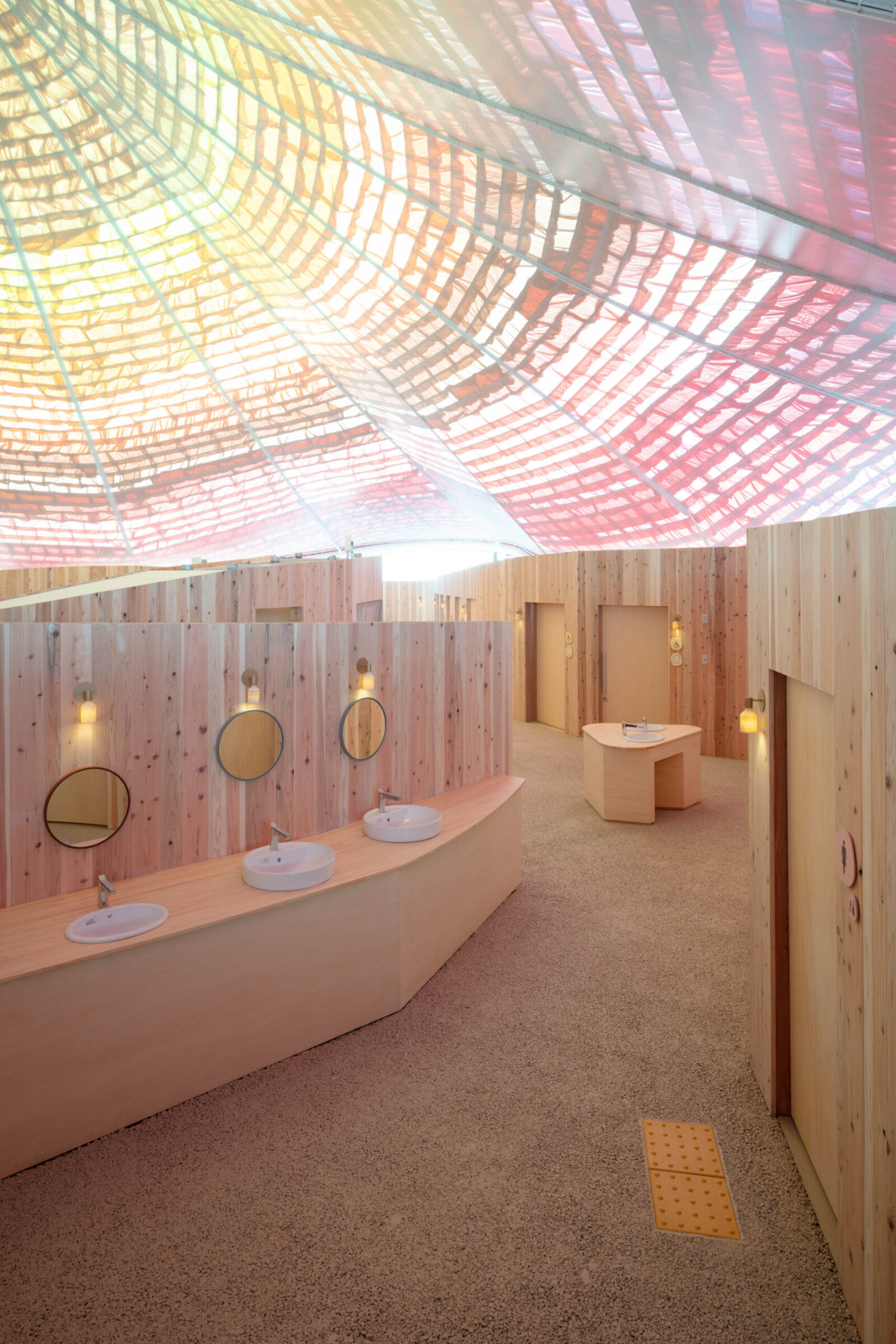 [大阪・関西万博]トイレや休憩所などを紹介_休憩所1 - TECTURE MAG（テクチャーマガジン） | 空間デザイン・建築メディア