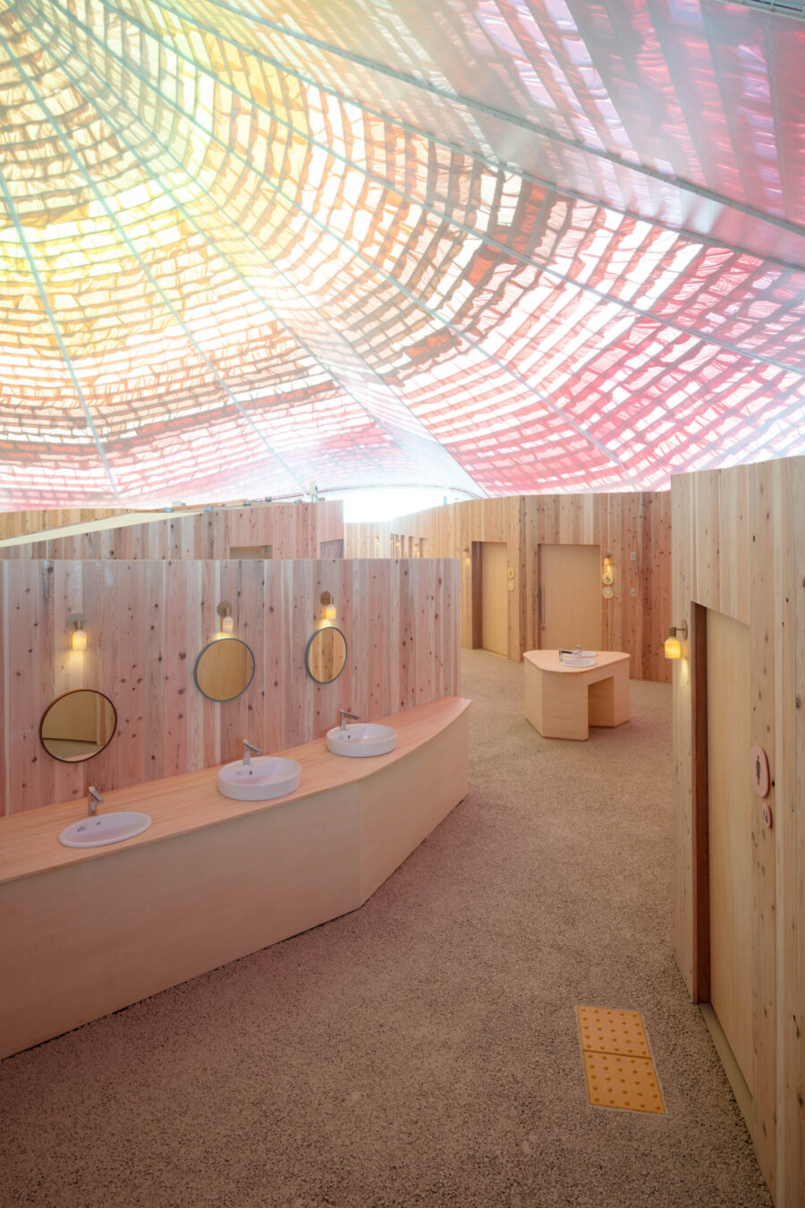 [大阪・関西万博]トイレや休憩所などを紹介_休憩所1 - TECTURE MAG（テクチャーマガジン） | 空間デザイン・建築メディア