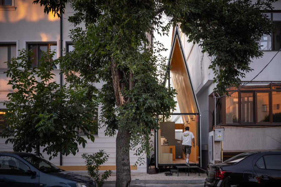 ルーマニアの都市の隙間に生み出す小さなコーヒーショップ〈ザ・チャペル〉Vinklu - TECTURE MAG（テクチャーマガジン） | 空間デザイン・建築メディア